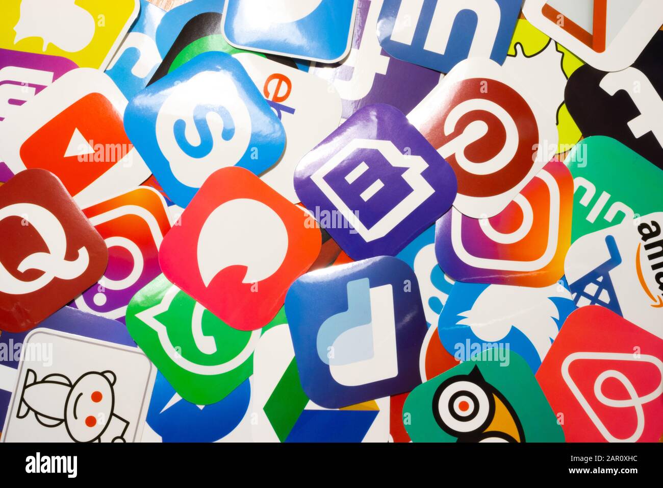 Instagram logo symbol hi-res stock photography and images - Alamy