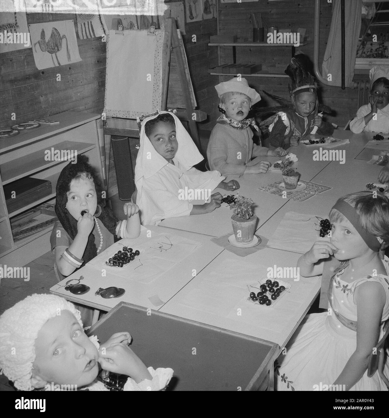 Kindergarten class activities Black and White Stock Photos & Images - Alamy
