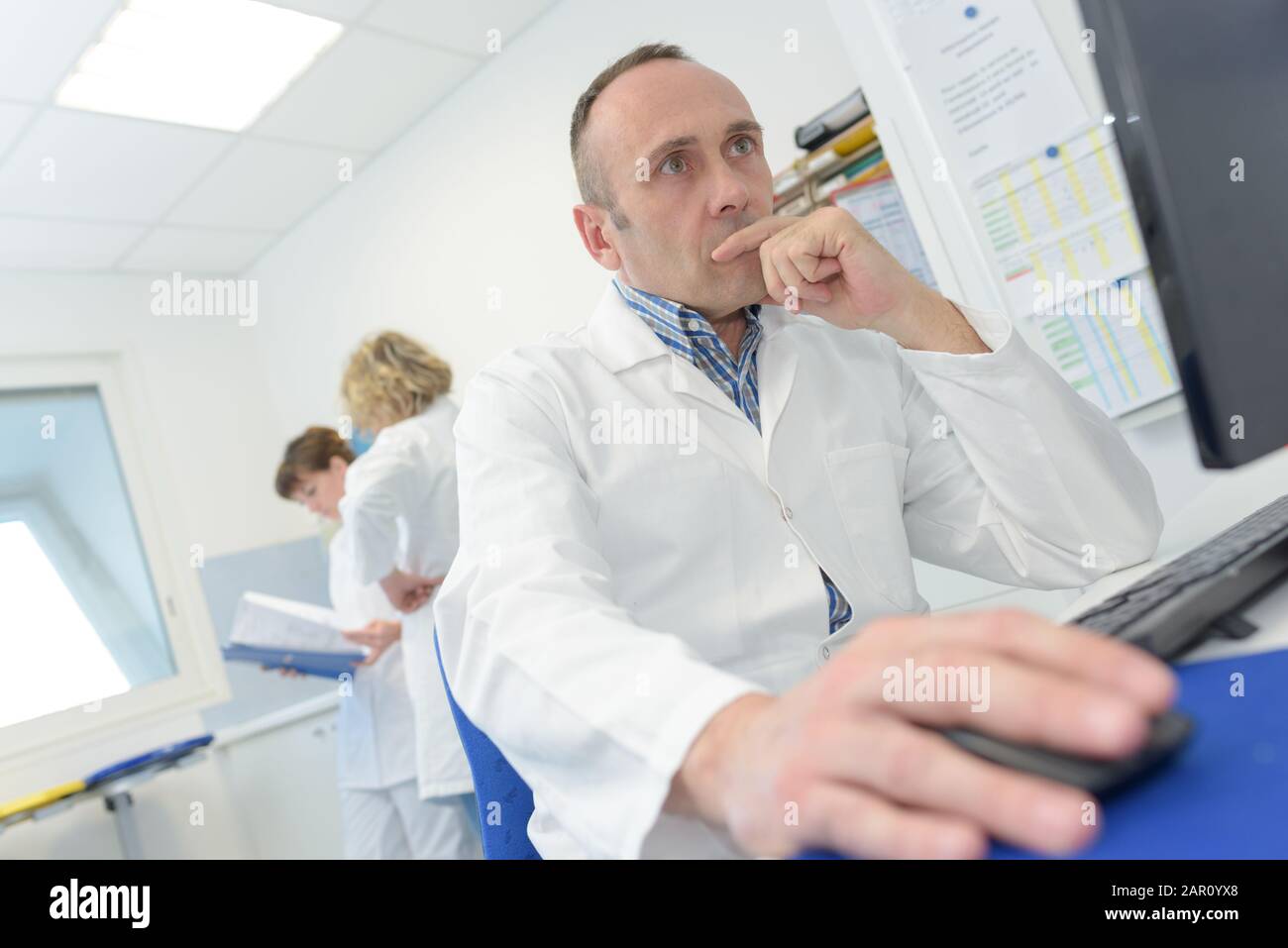 doctor using the clinic computer Stock Photo - Alamy