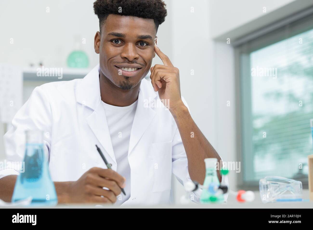 Female scientist looks test hi-res stock photography and images - Alamy