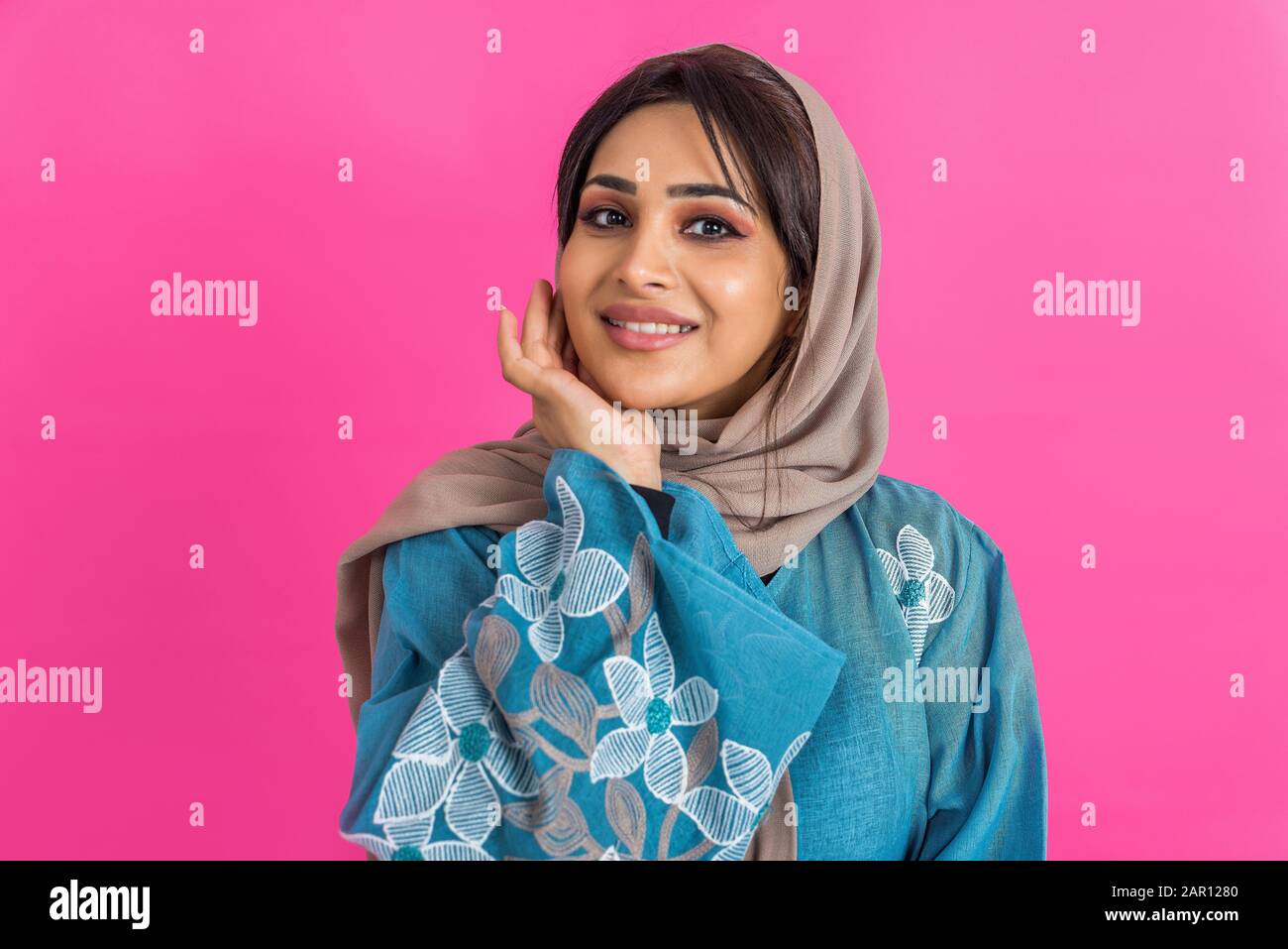 Middle eastern woman with traditional emirates dresses posing in a ...