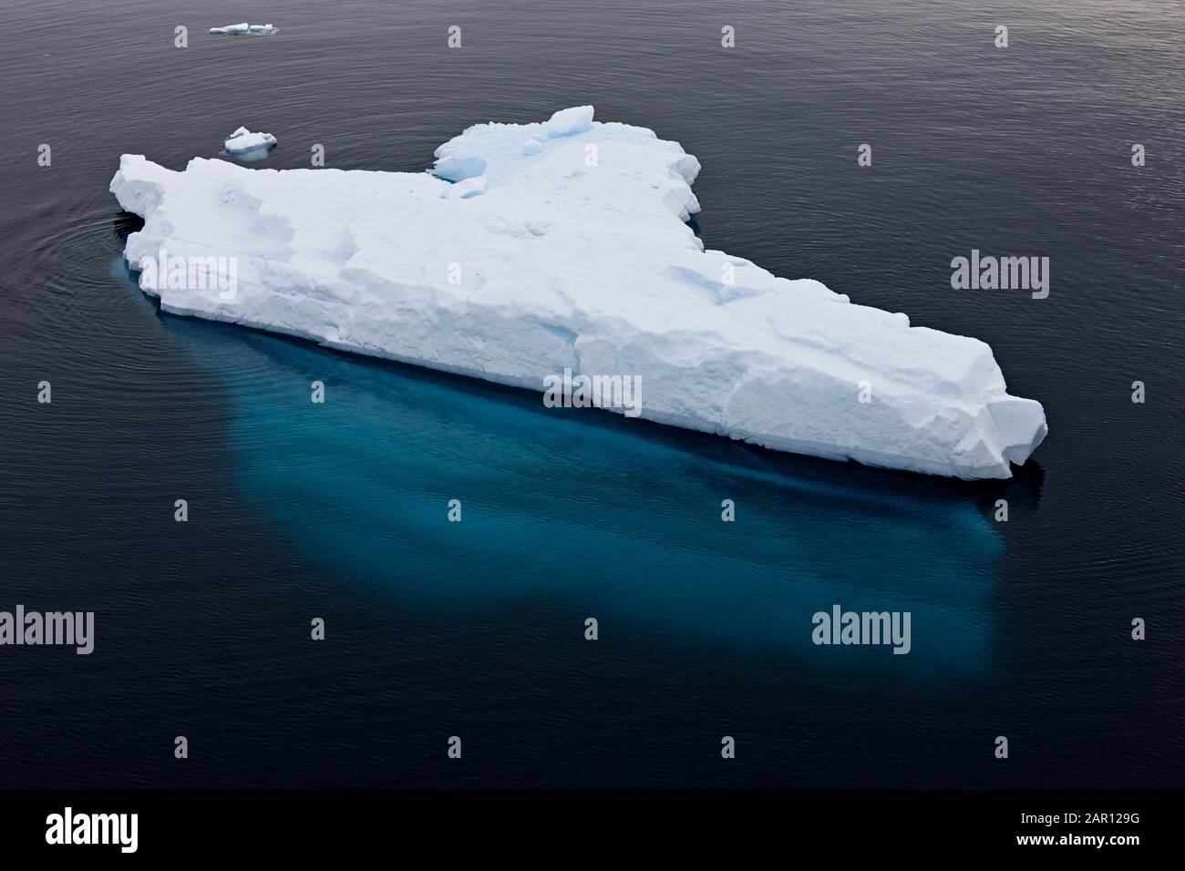 Iceberg above below water hi-res stock photography and images - Alamy