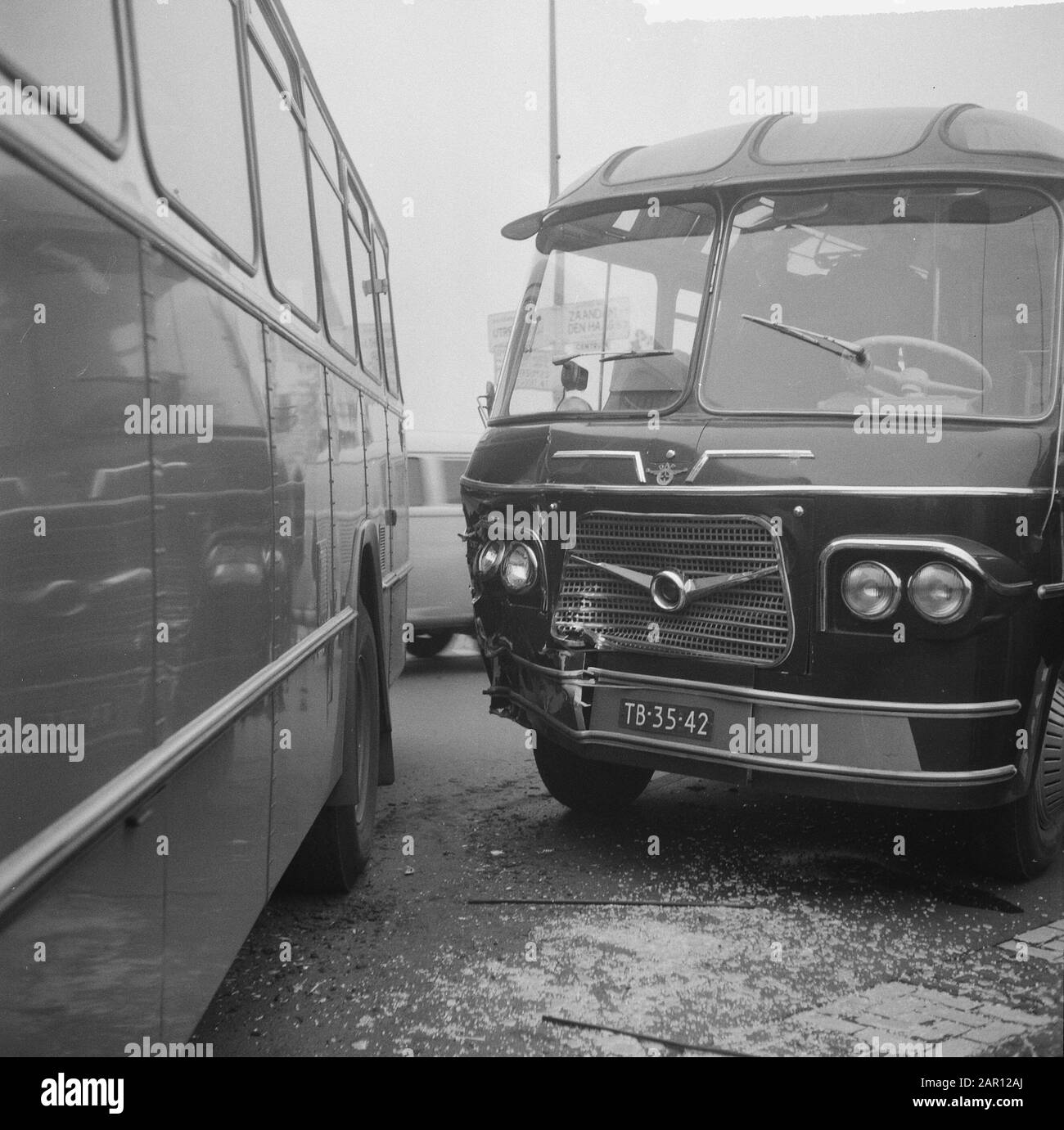 Two buses collide on the Gooiseweg, overview of the havoc Date: October ...