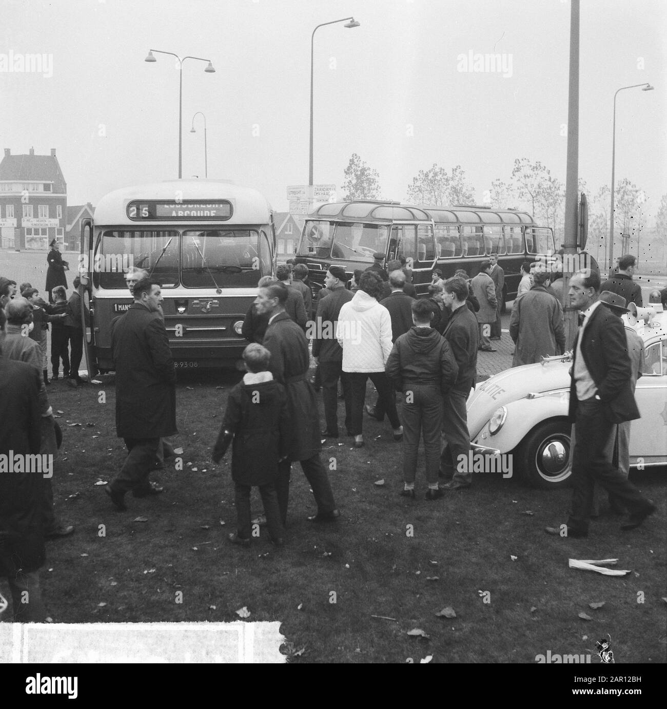 Two buses collide on the Gooiseweg, overview of the havoc Date: October ...