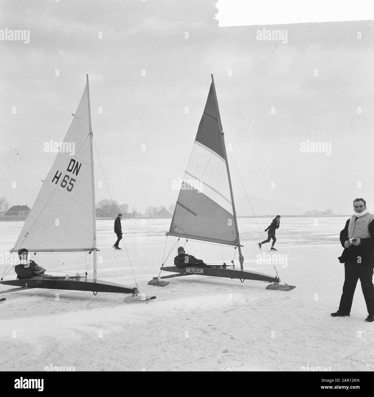 Overview ice sailing hi-res stock photography and images - Alamy