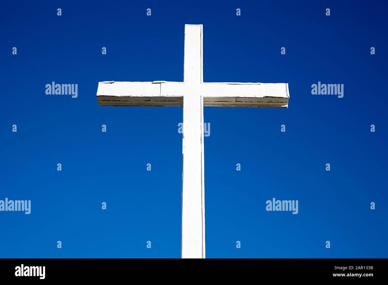Simple white cross hi-res stock photography and images - Alamy