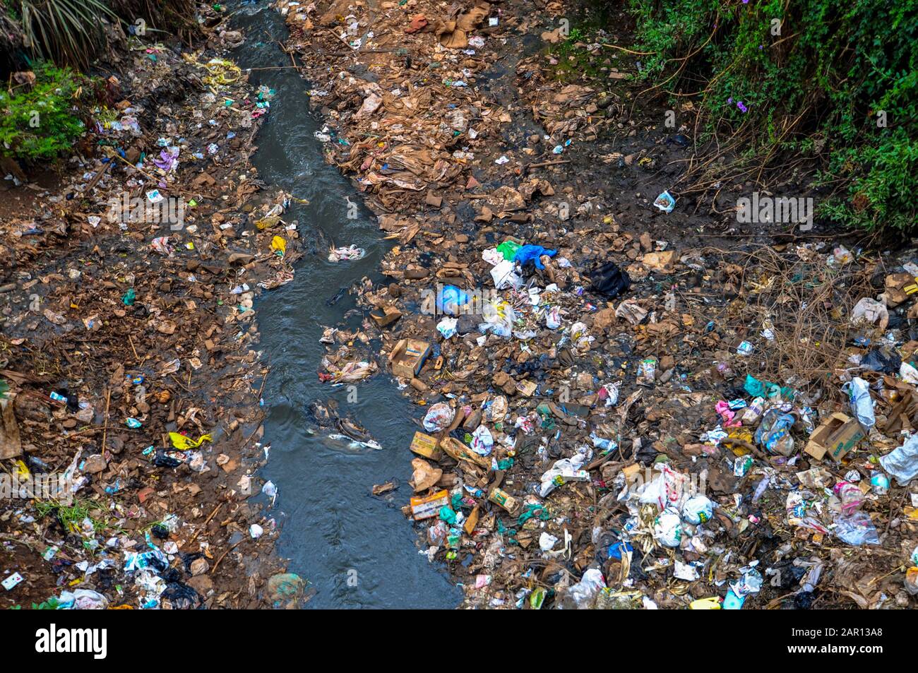 River in Kibera slum, Nairobi, Kenya Stock Photo - Alamy