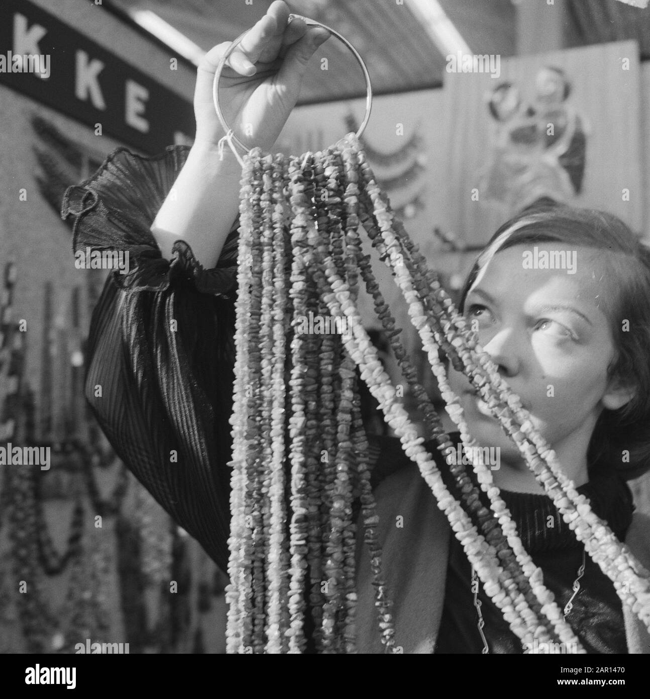 Arts fair 1965 in RAI, amber beads Date: February 8, 1965 Keywords ...