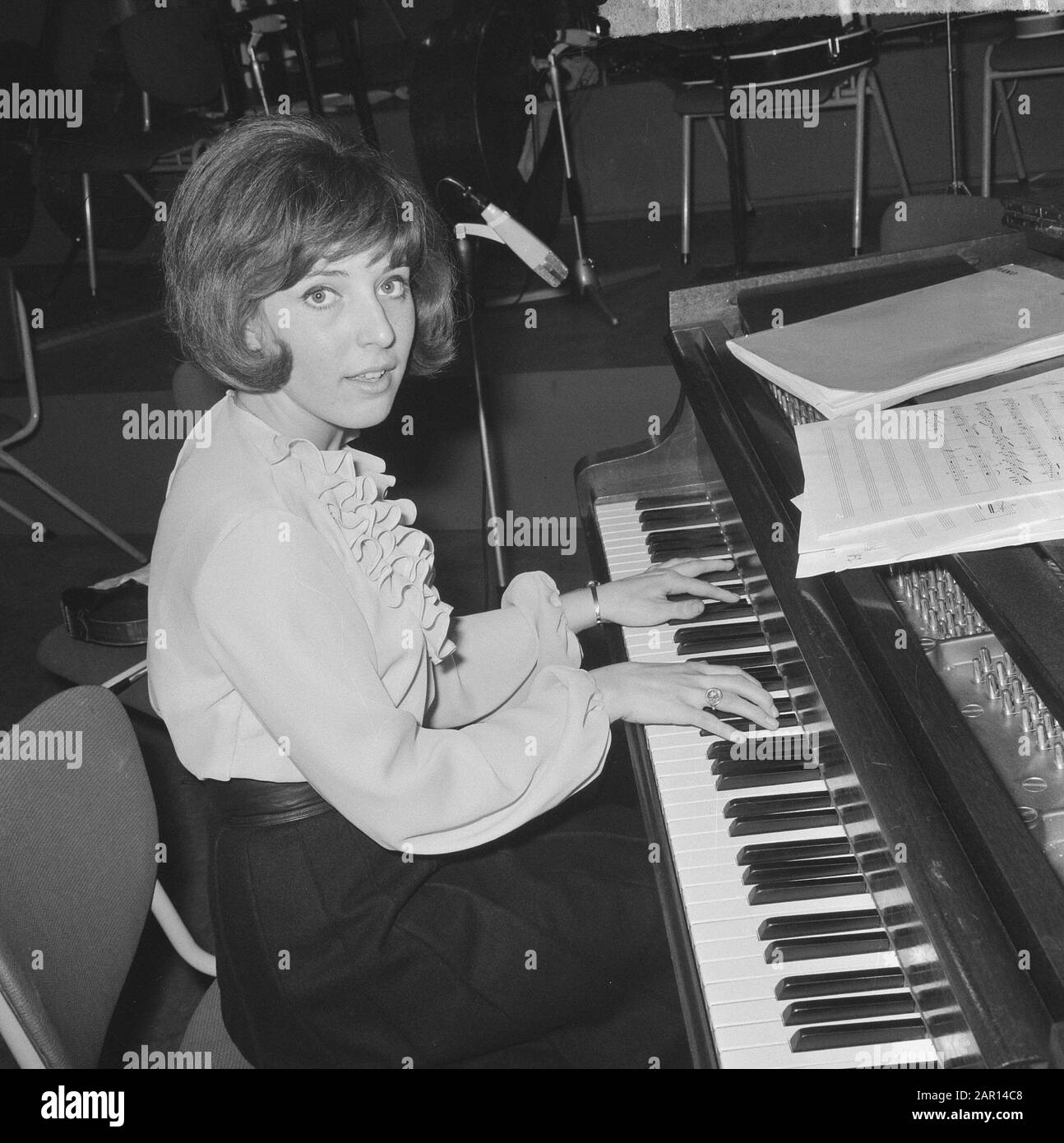 Final dutch song contest Black and White Stock Photos & Images - Alamy