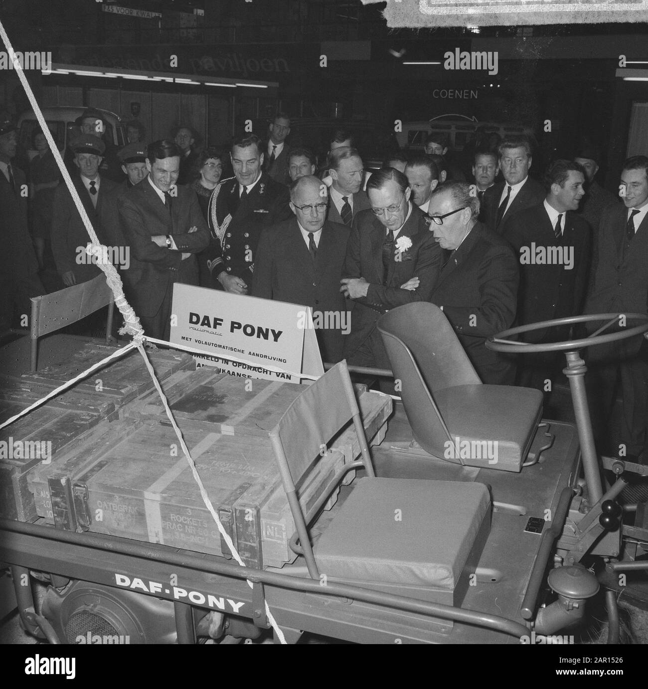 Prince Bernhard at the RAI, the Prince at the Ford stand Date: 24 ...