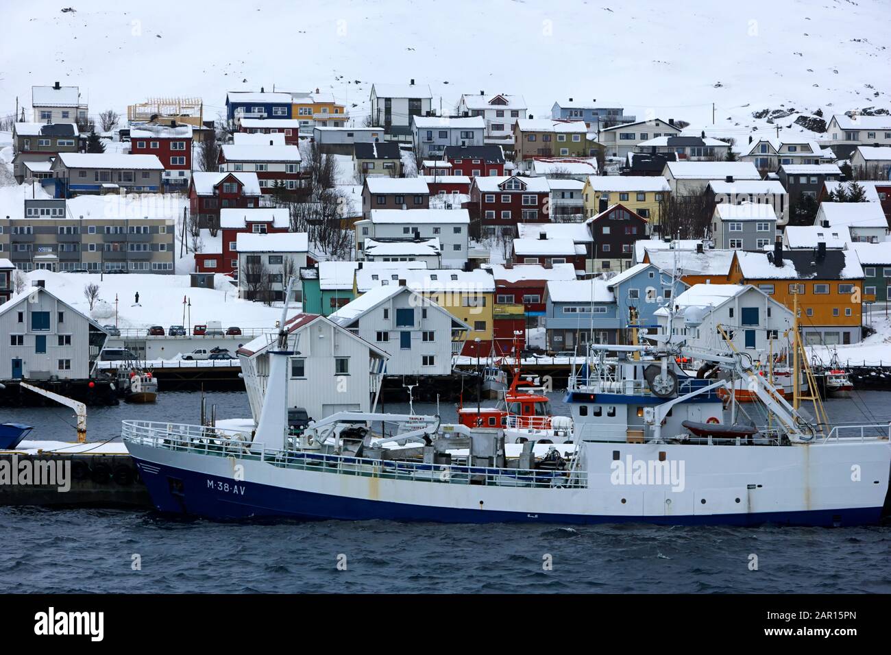 traditional wooden houses and harbour with fishing boat Honningsvag ...