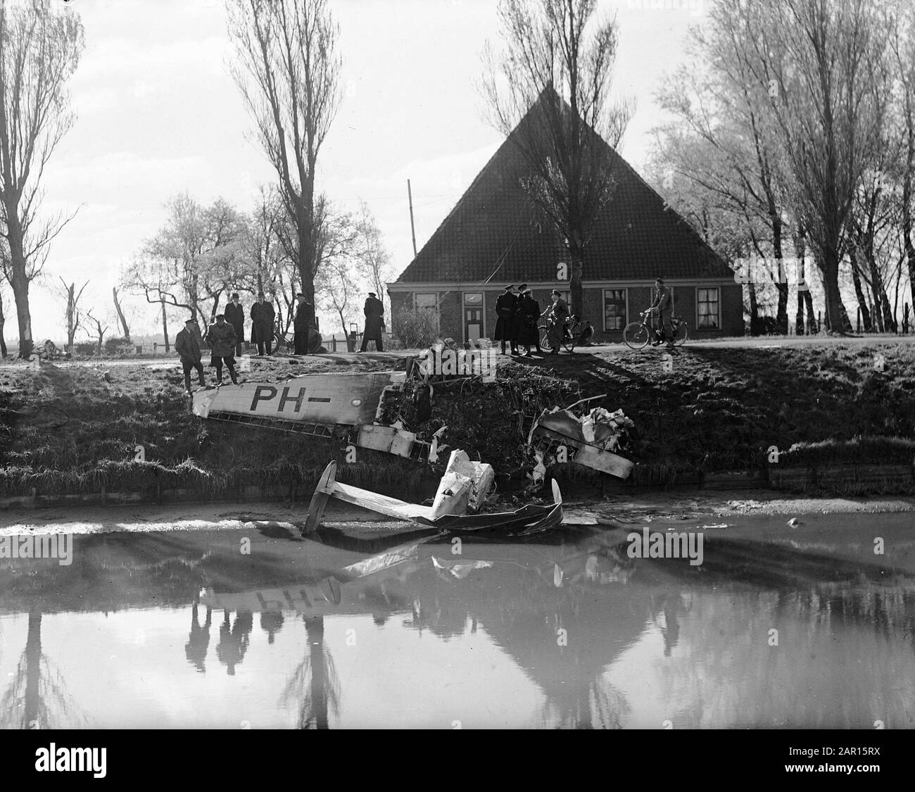 Flight accident Black and White Stock Photos & Images - Alamy