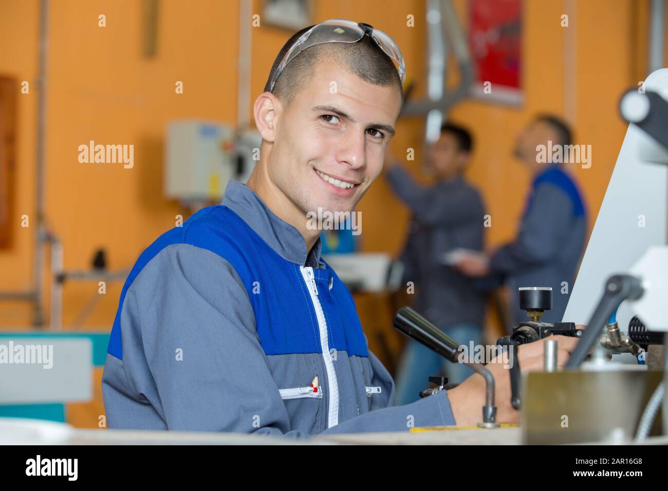 Metallurgist man hi-res stock photography and images - Alamy
