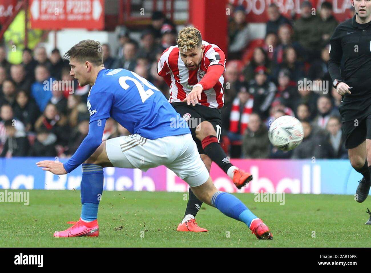 Past dennis praet of leicester city hi-res stock photography and images ...