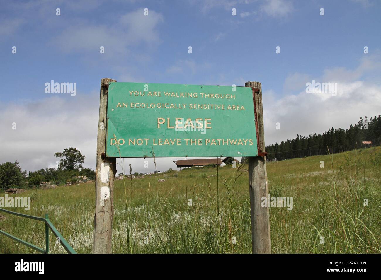 Pathway sign hi-res stock photography and images - Alamy