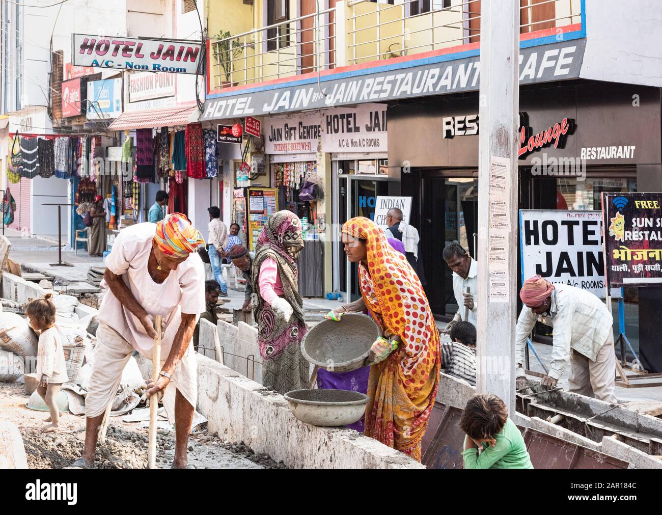 Road construction in India Stock Photo - Alamy