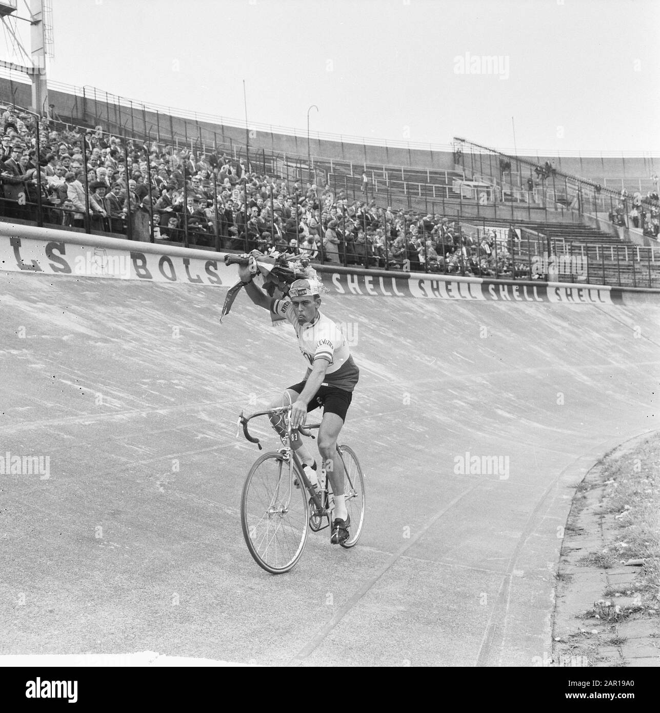 Round 15 hi-res stock photography and images - Alamy