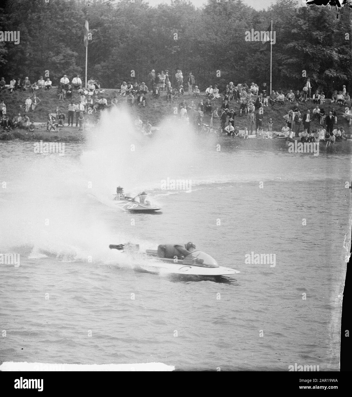 International speedboat races on the Bosbaan, the speedboats in the ...