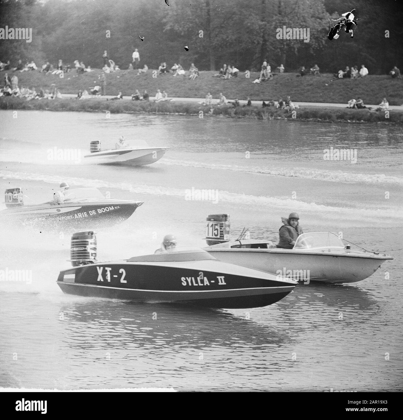International speedboat races on the Bosbaan, overview battle in the C ...