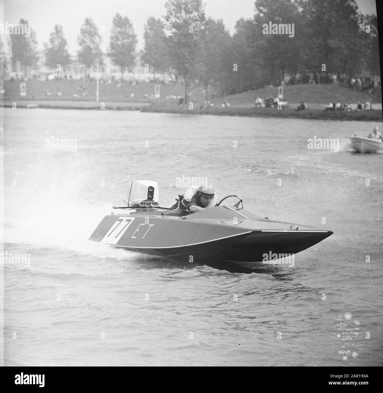 International speedboat races on the Bosbaan, the speedboats in the ...