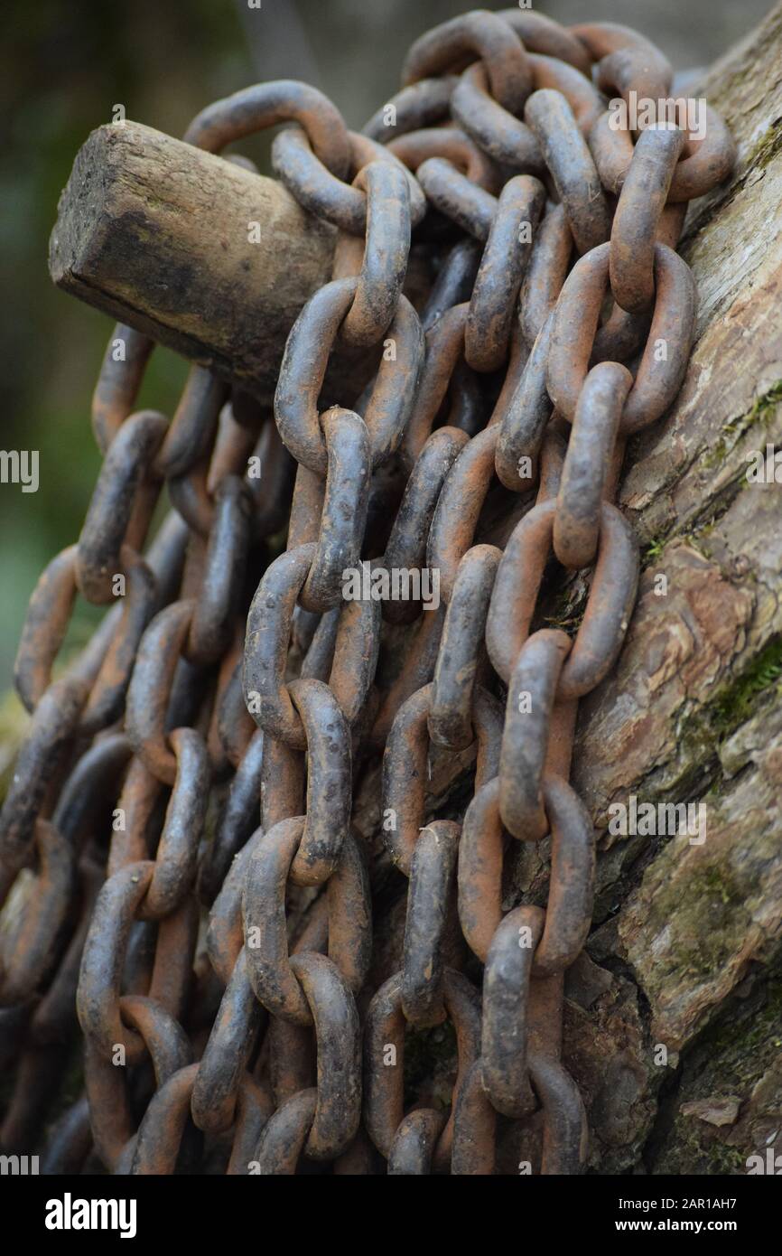rusty Boat chain on a Jetty Stock Photo - Alamy