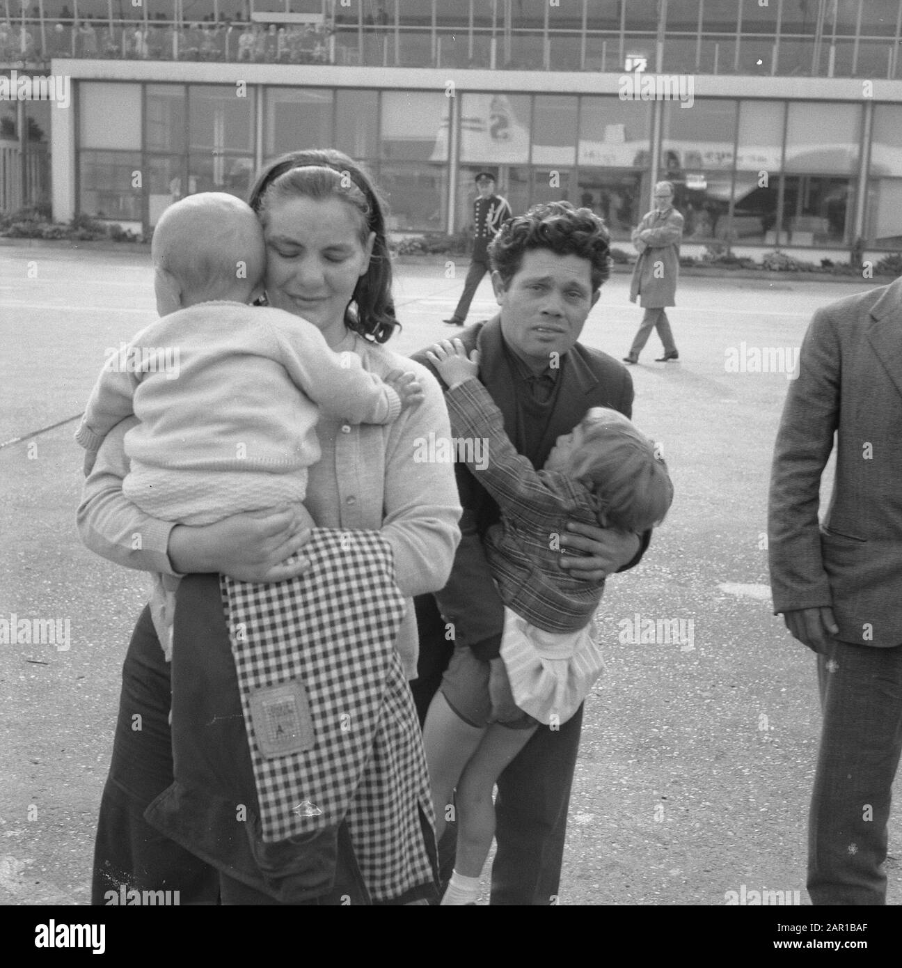 Italian women and their children are expelled from the Netherlands due ...