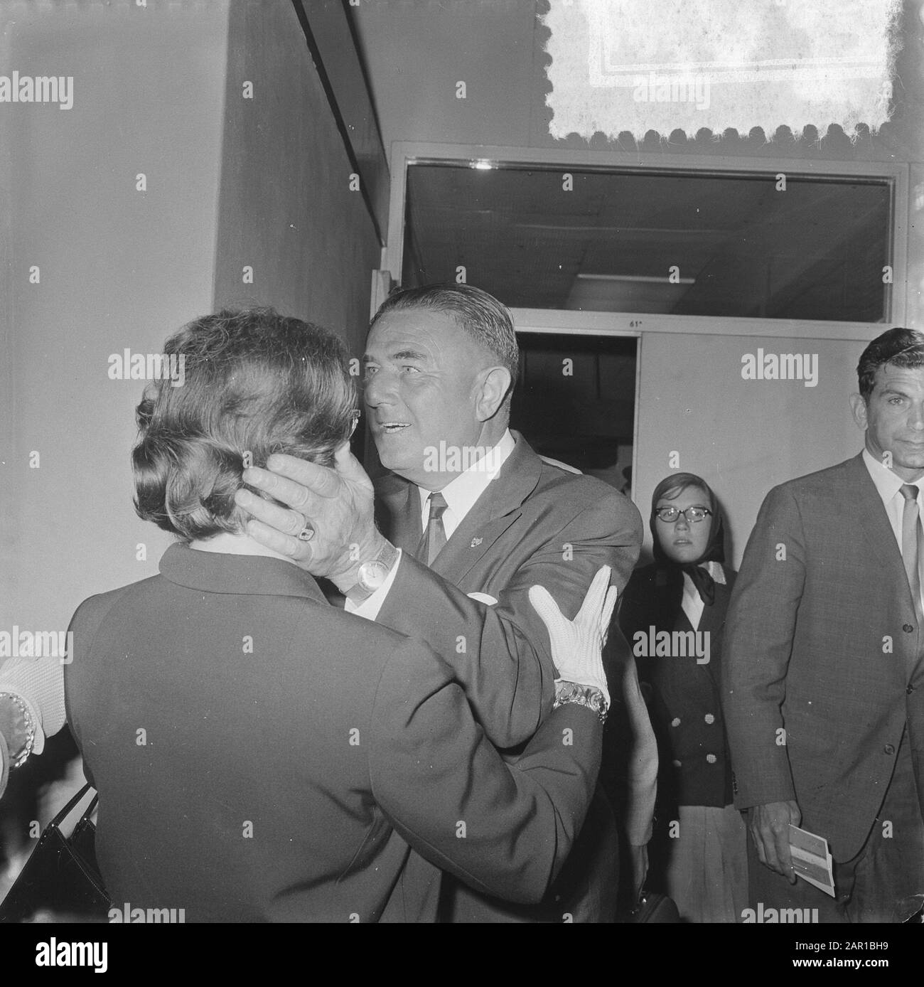 Verolme back from Indonesia, Verolme greeted by woman Date: 26 August ...