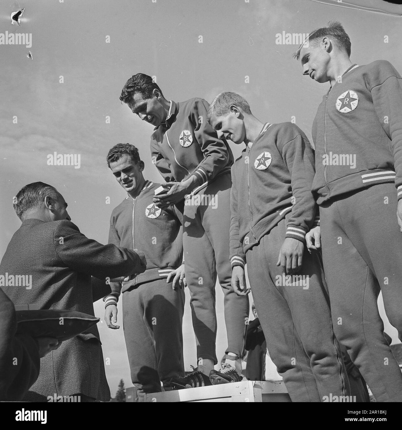 400 m relay hi-res stock photography and images - Alamy