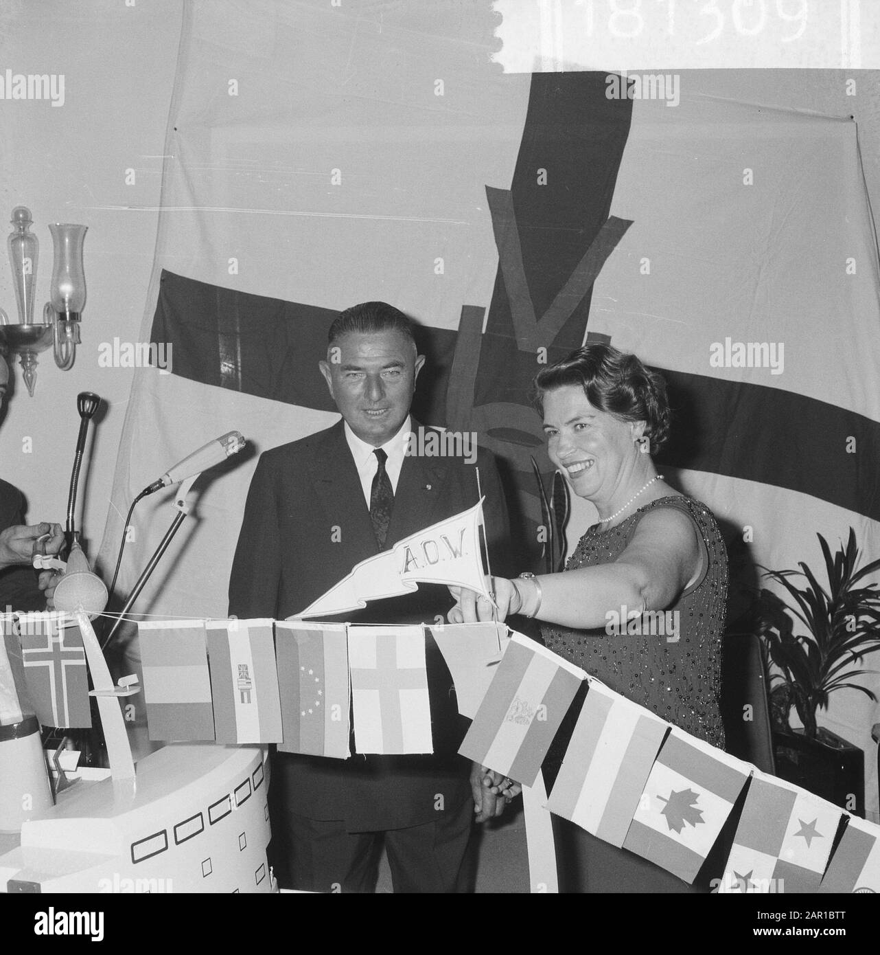 Verolme gets AOW, Mrs Verolme points her husband on AOW flag Date ...