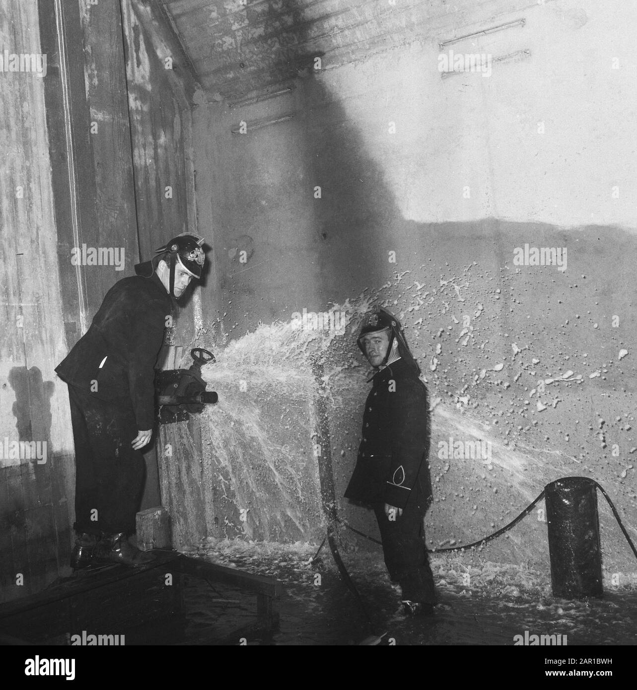Section Coentunnel under water Date: September 3, 1965 Keywords: leaks ...
