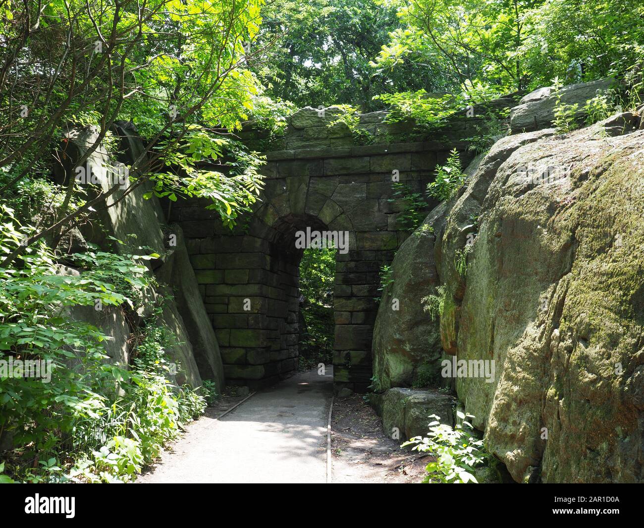 Ramble arch hi-res stock photography and images - Alamy