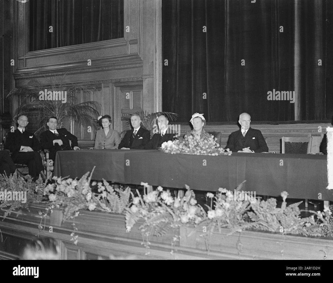 Queen protection Black and White Stock Photos & Images - Alamy