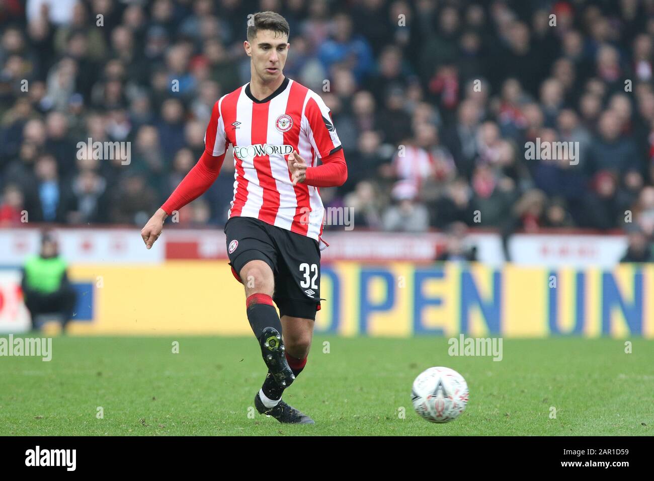 Luka racic of brentford hi-res stock photography and images - Alamy