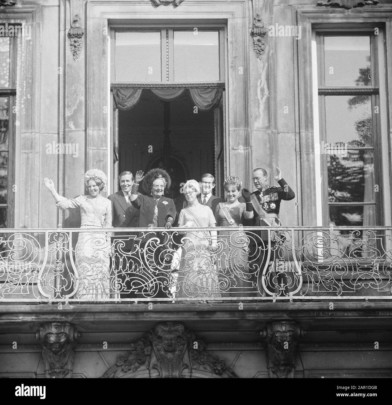 September 21 1965 Black and White Stock Photos & Images - Alamy