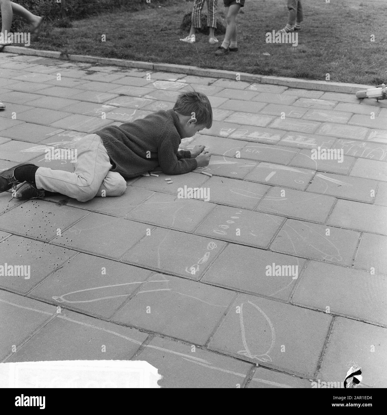 Street signs in Osdorp for youth, a girl at work Date: August 3, 1965 ...