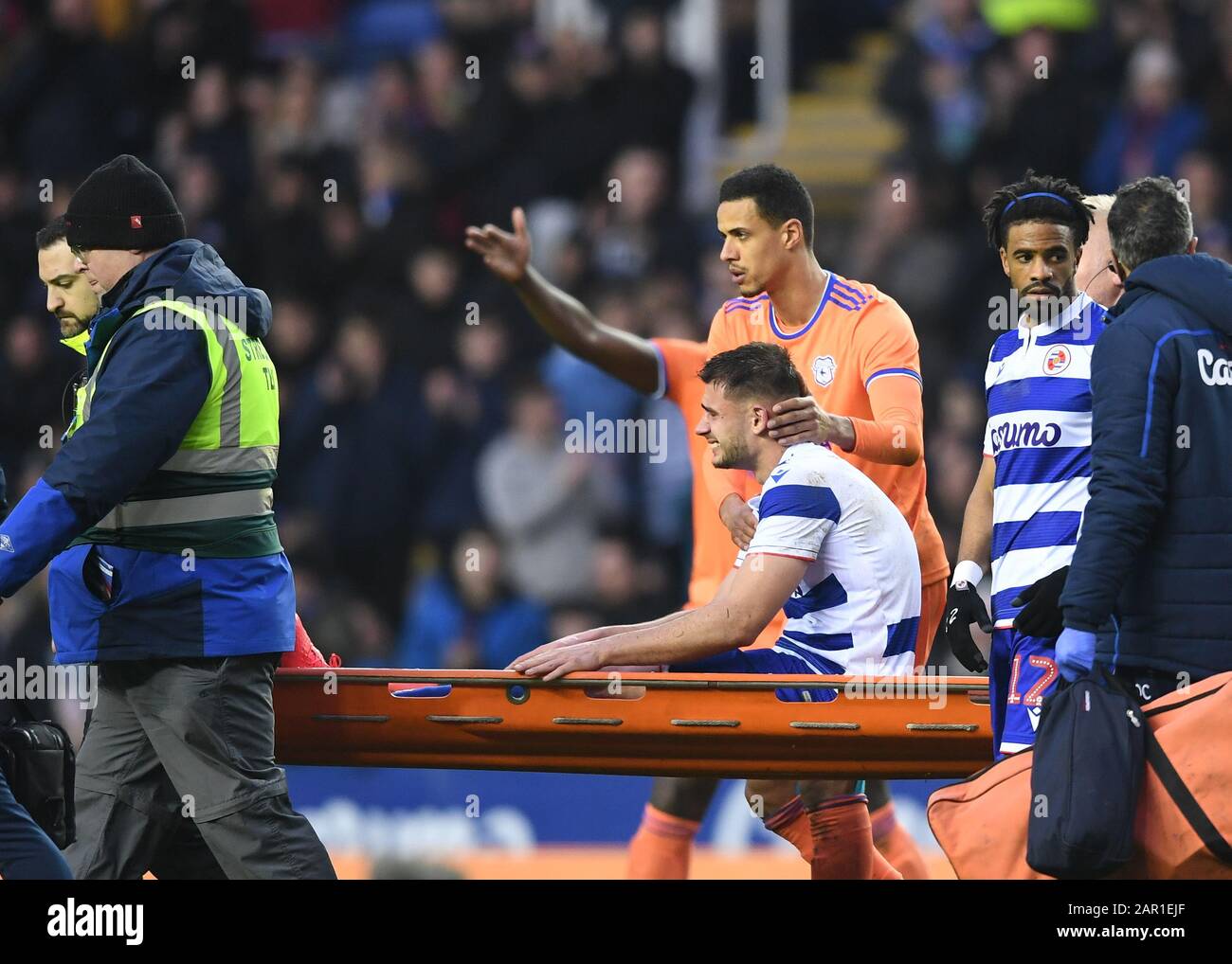 English league soccer football stretcher hi-res stock photography and ...
