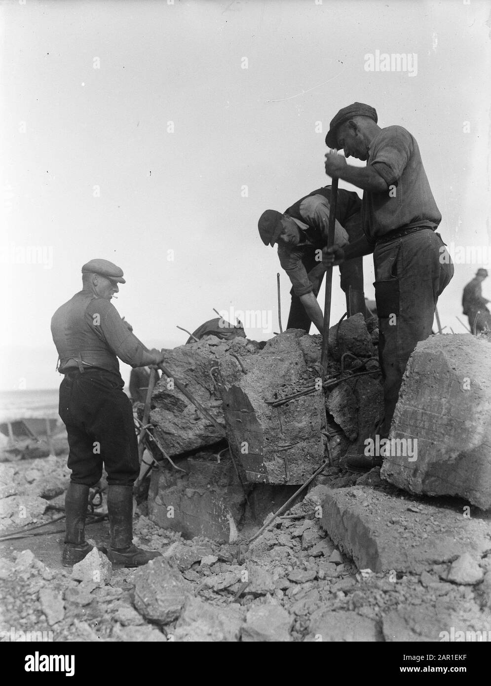 Scheveningen (Atlantikwal) Scheveningen, demolition of bunkers and ...