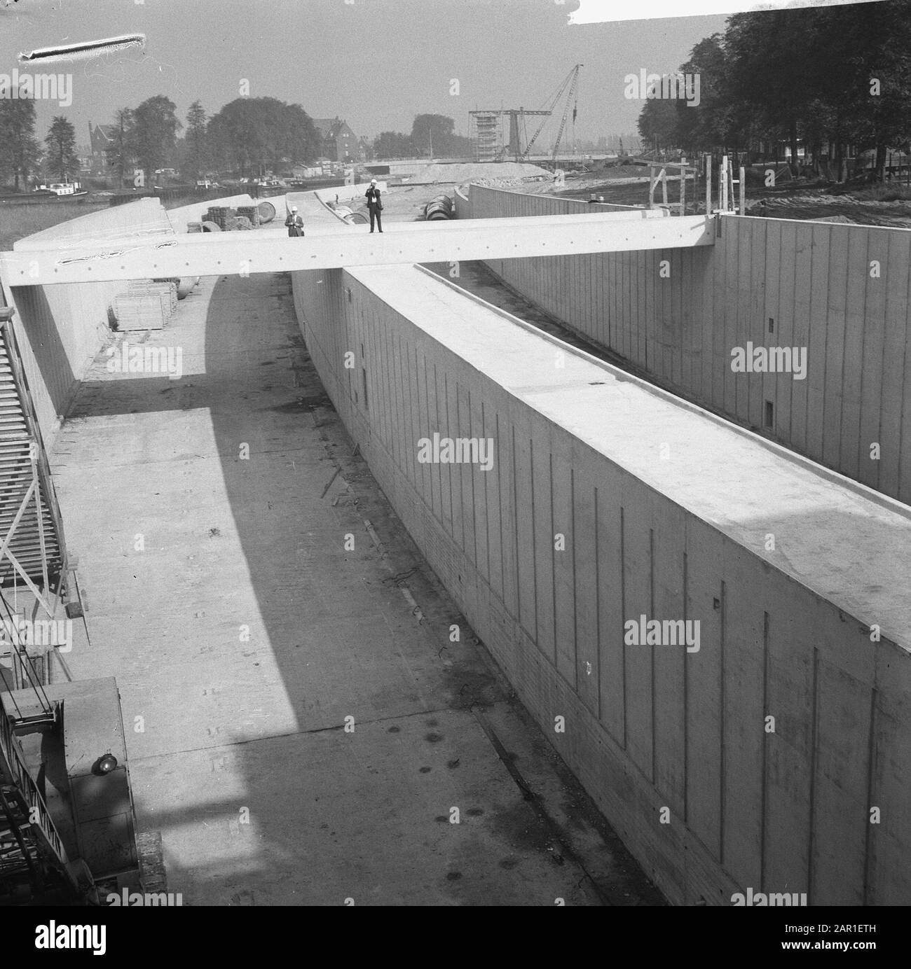 IJ-tunnel under construction, construction IJ tunnel Date: October 5 ...