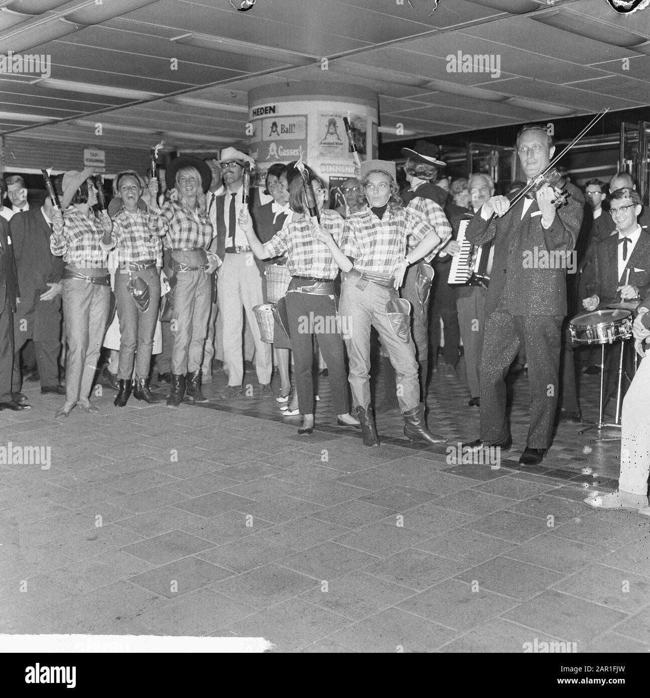August 13 1965 hi-res stock photography and images - Alamy