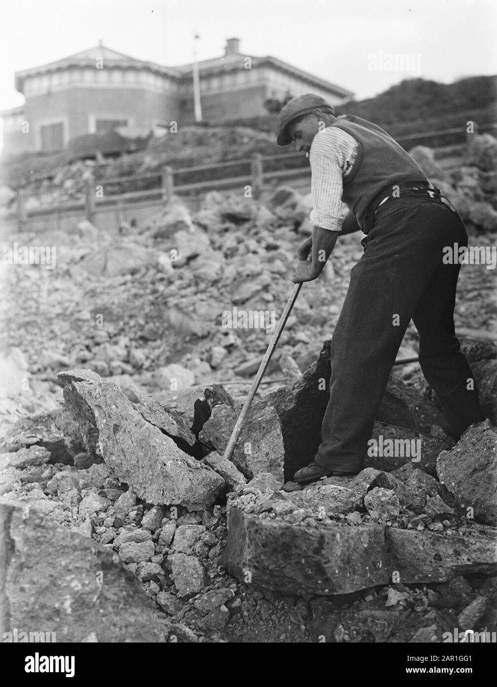 Scheveningen, demolition of bunkers and barriers Date: 1945 Location ...