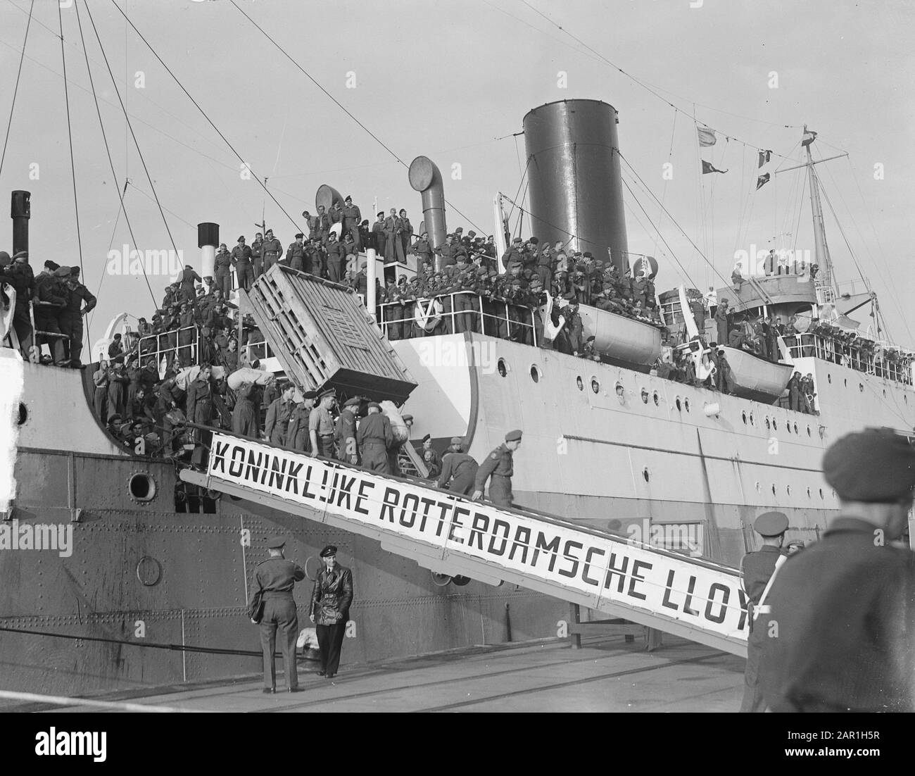 Kota Inten (smallpox cases) back in Rotterdam Date: 18 July 1949 ...