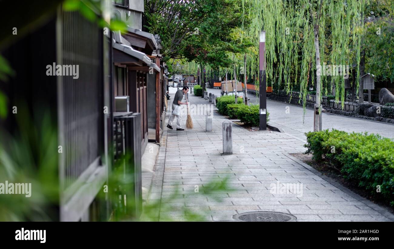 Cleaning shop japan hi-res stock photography and images - Alamy