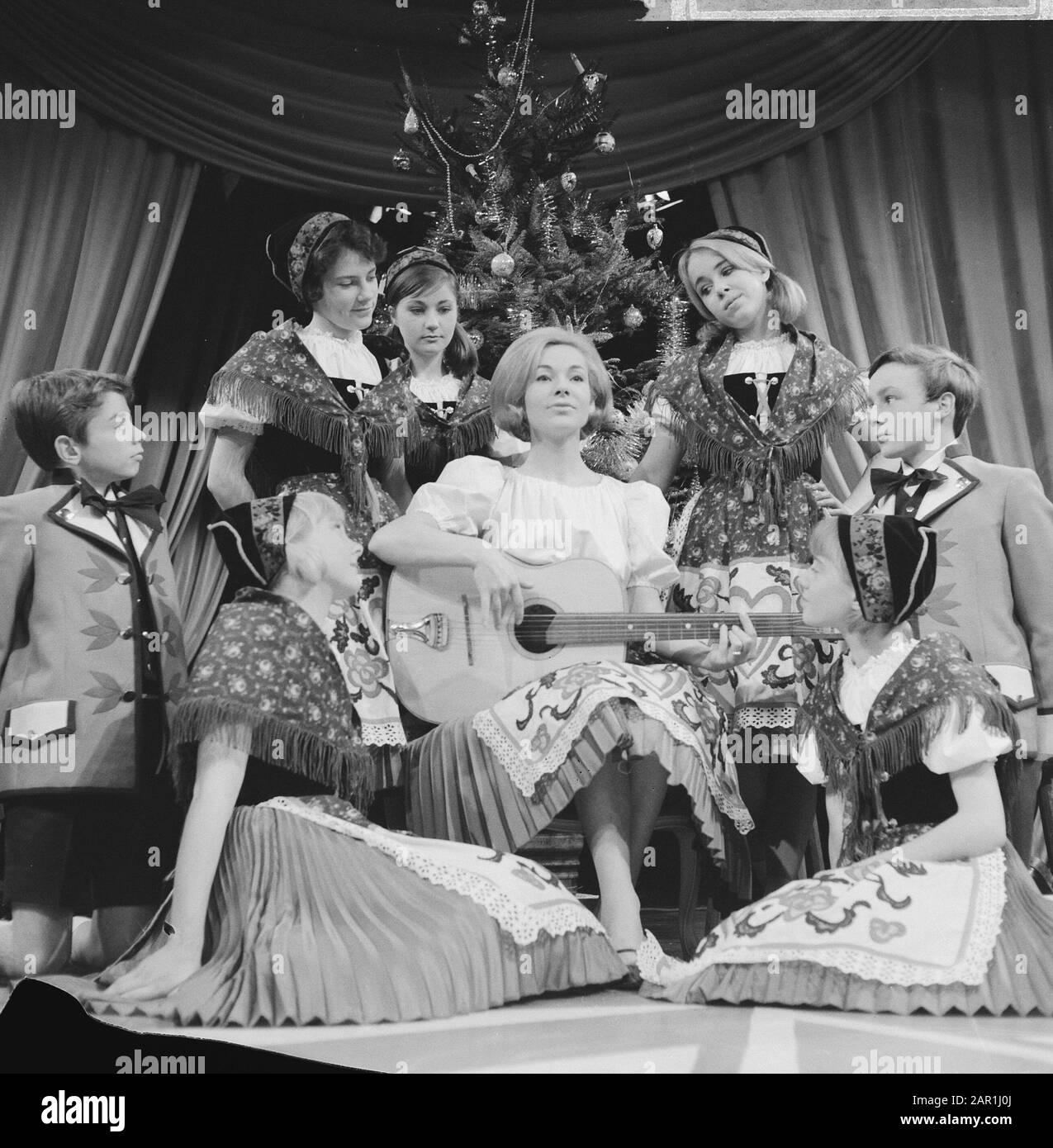 Mieke bos singing amidst hi-res stock photography and images - Alamy