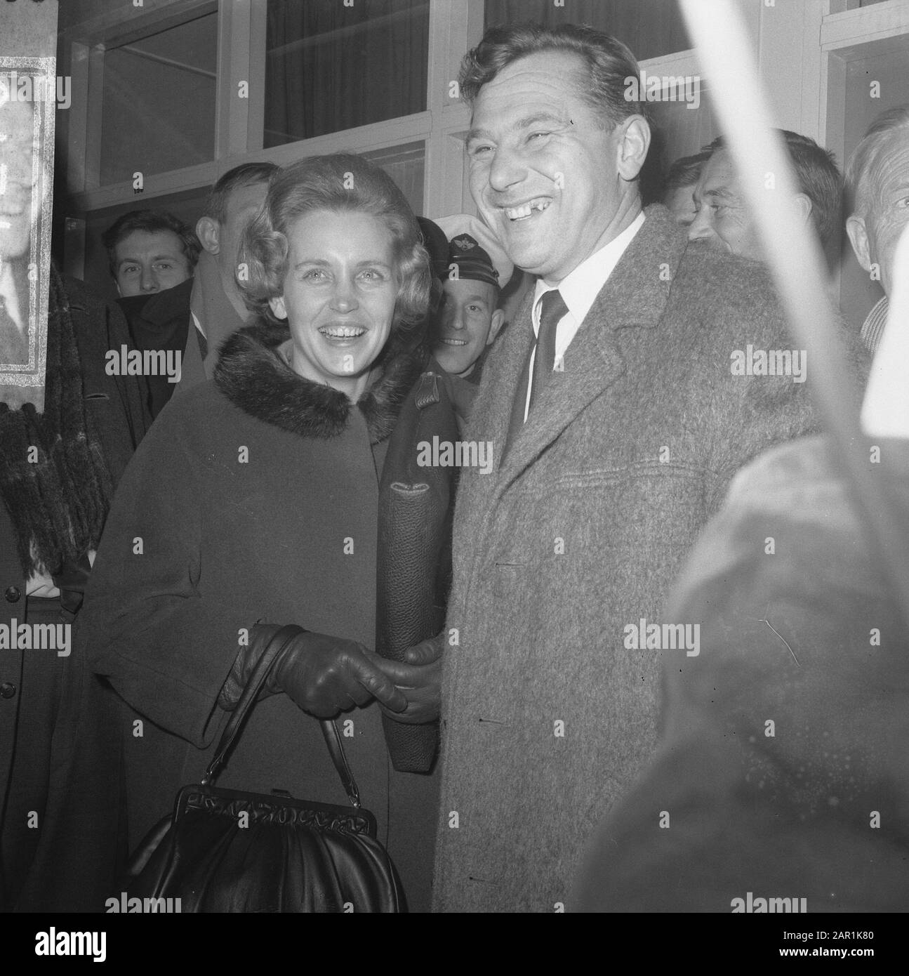 Departure Anton Huiskes to Davos, Anton Huiskes and wife Date: 26 ...