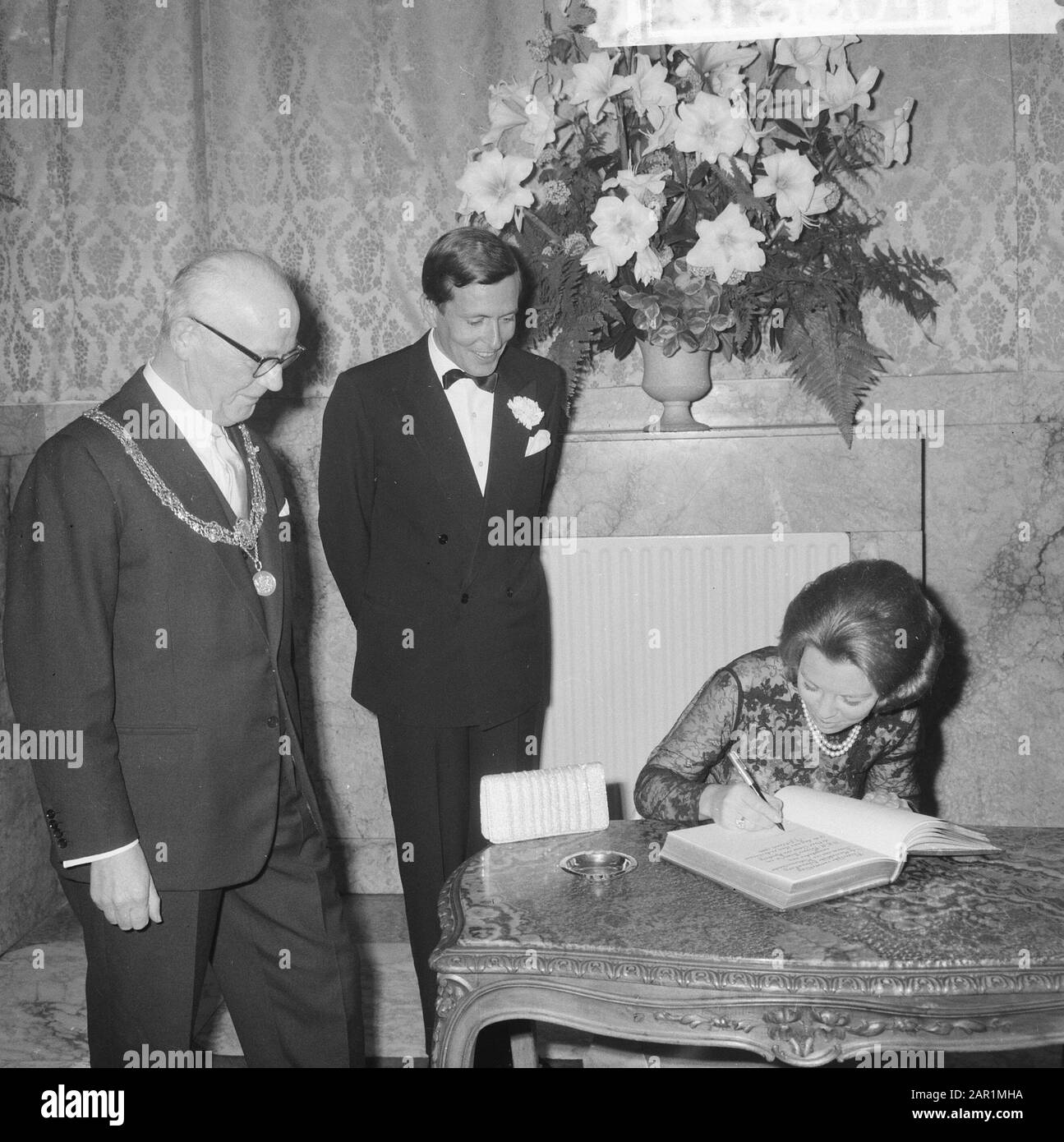 Princess beatrix signs hi-res stock photography and images - Alamy