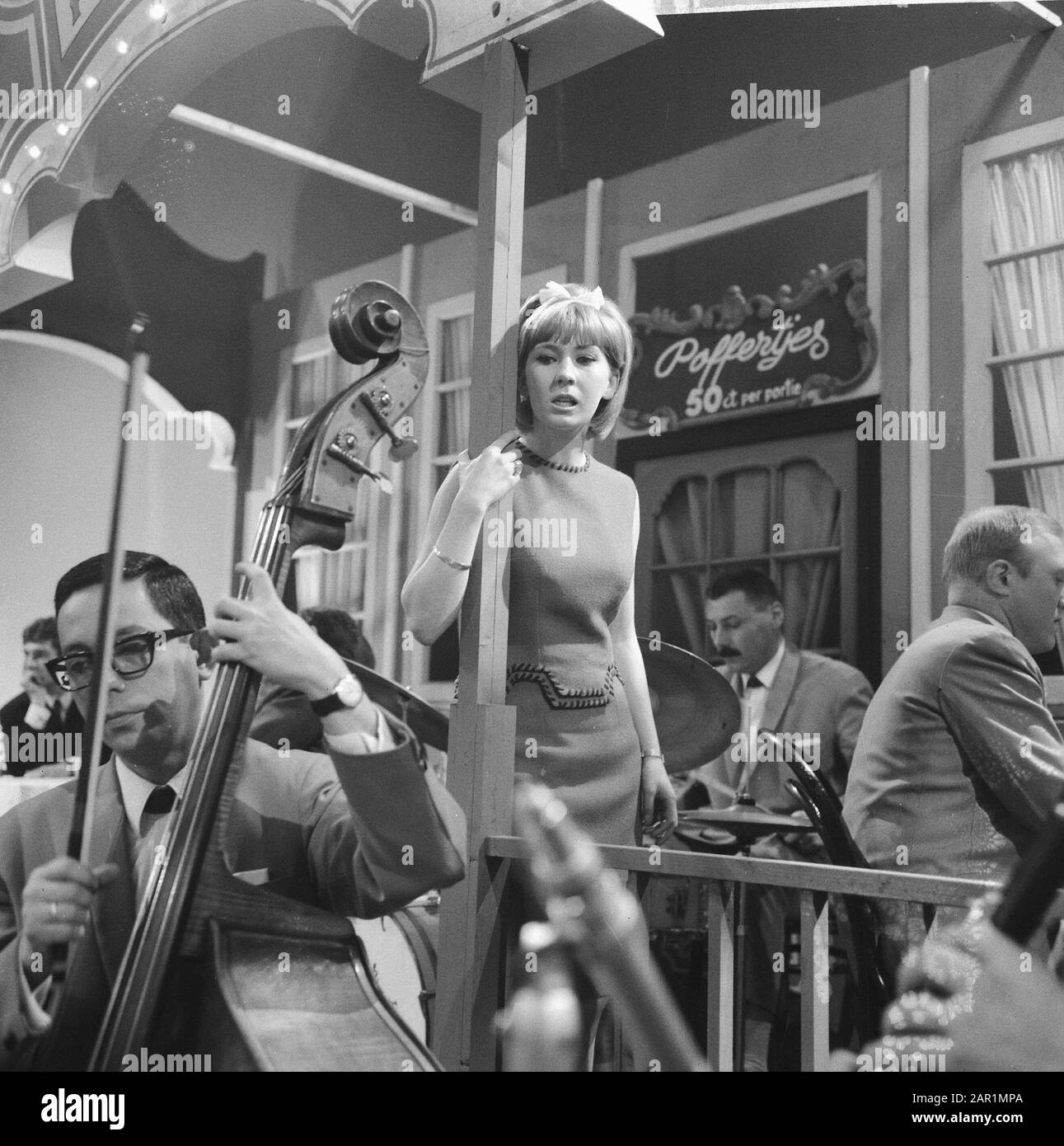 24 february 1966 hi-res stock photography and images - Alamy