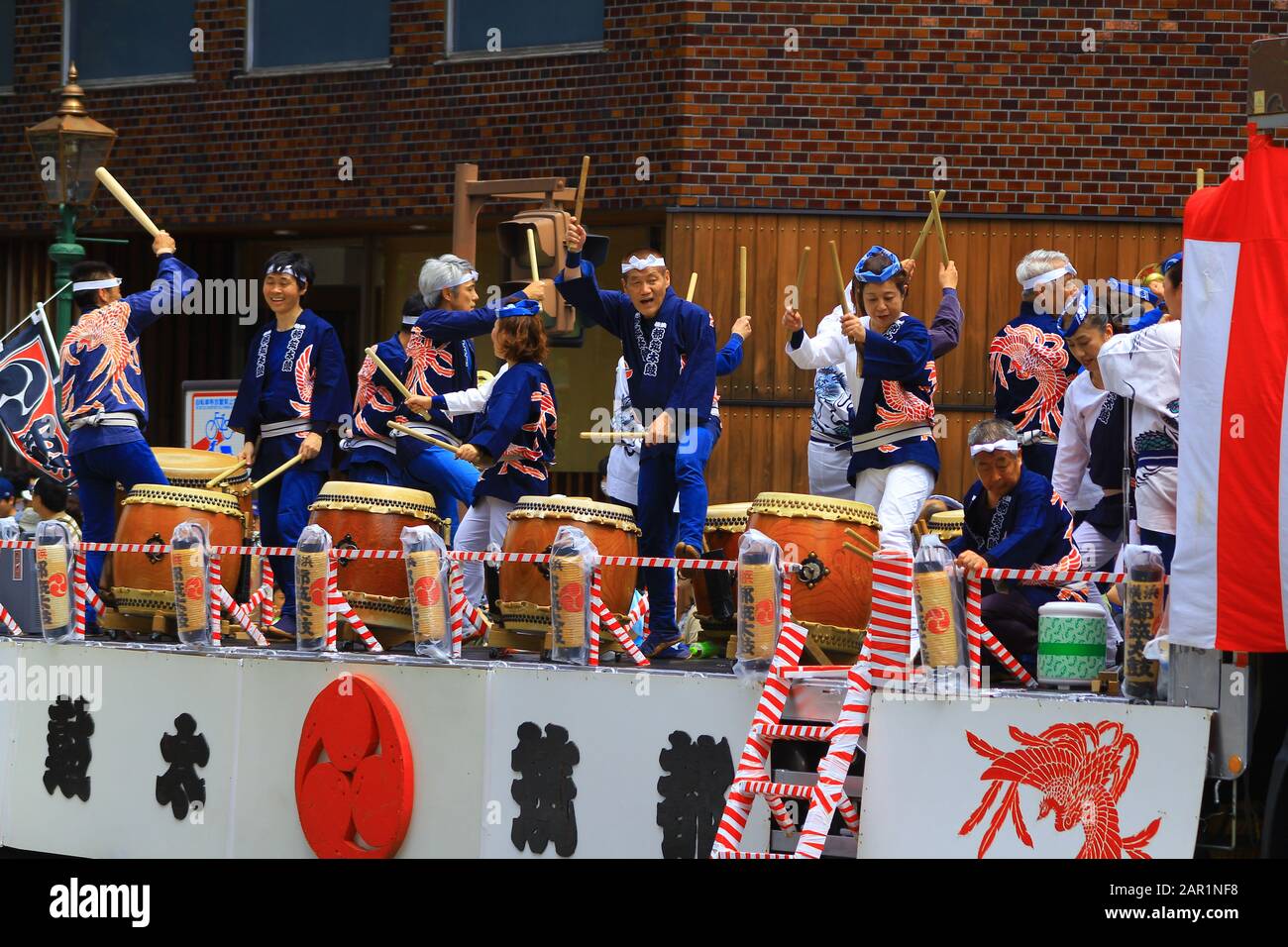 Kids parade instruments hi-res stock photography and images - Alamy