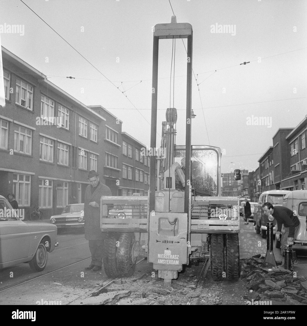 Concrete splitting machine hi-res stock photography and images - Alamy