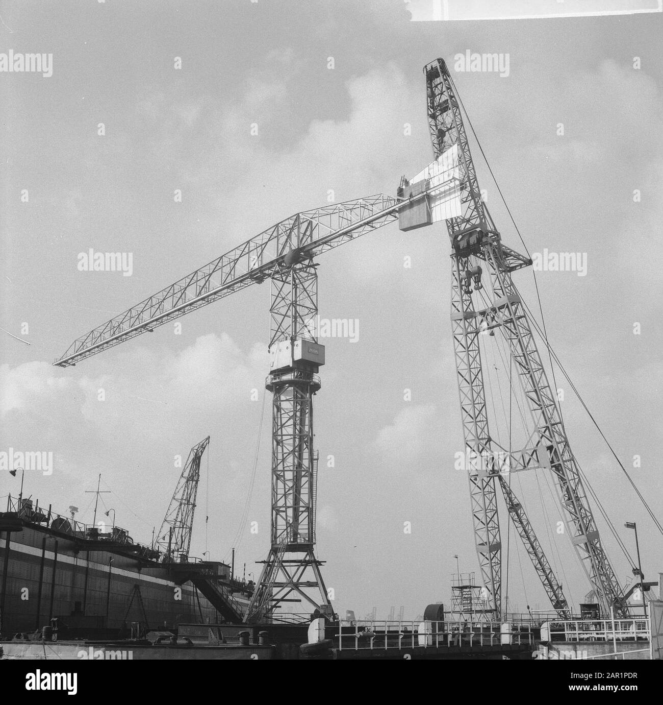 Attachpiece to Dutch largest working crane in Waalhaven Added Date ...