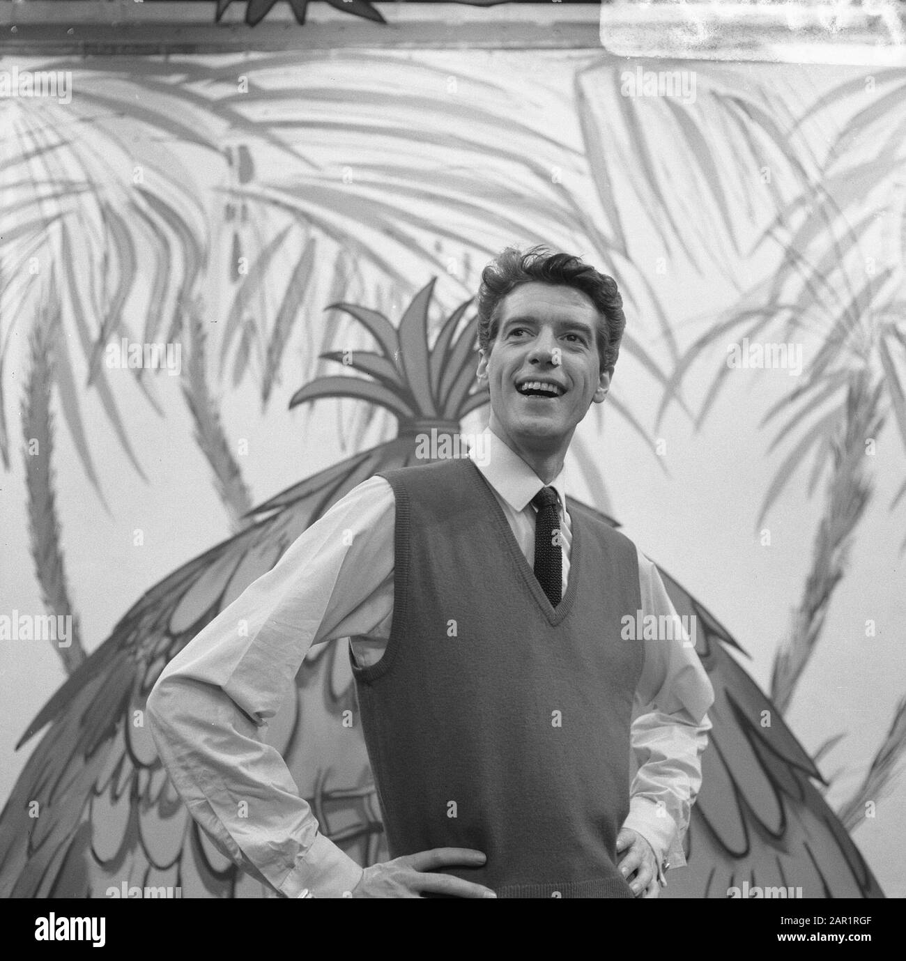 Talk show host with guest Black and White Stock Photos & Images - Alamy